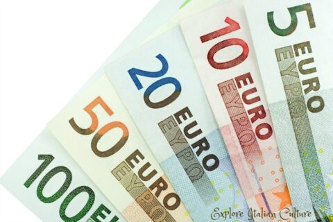 Euro Meaning, currency value & countries that use it
